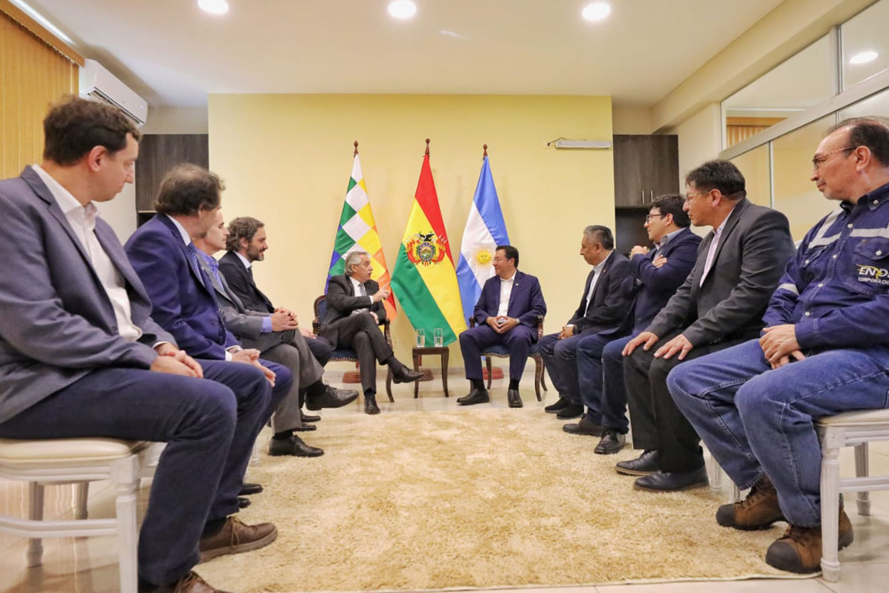 ABI - Presidente de Bolivia, Luis Arce, sostiene en Yacuiba, Tarija ...