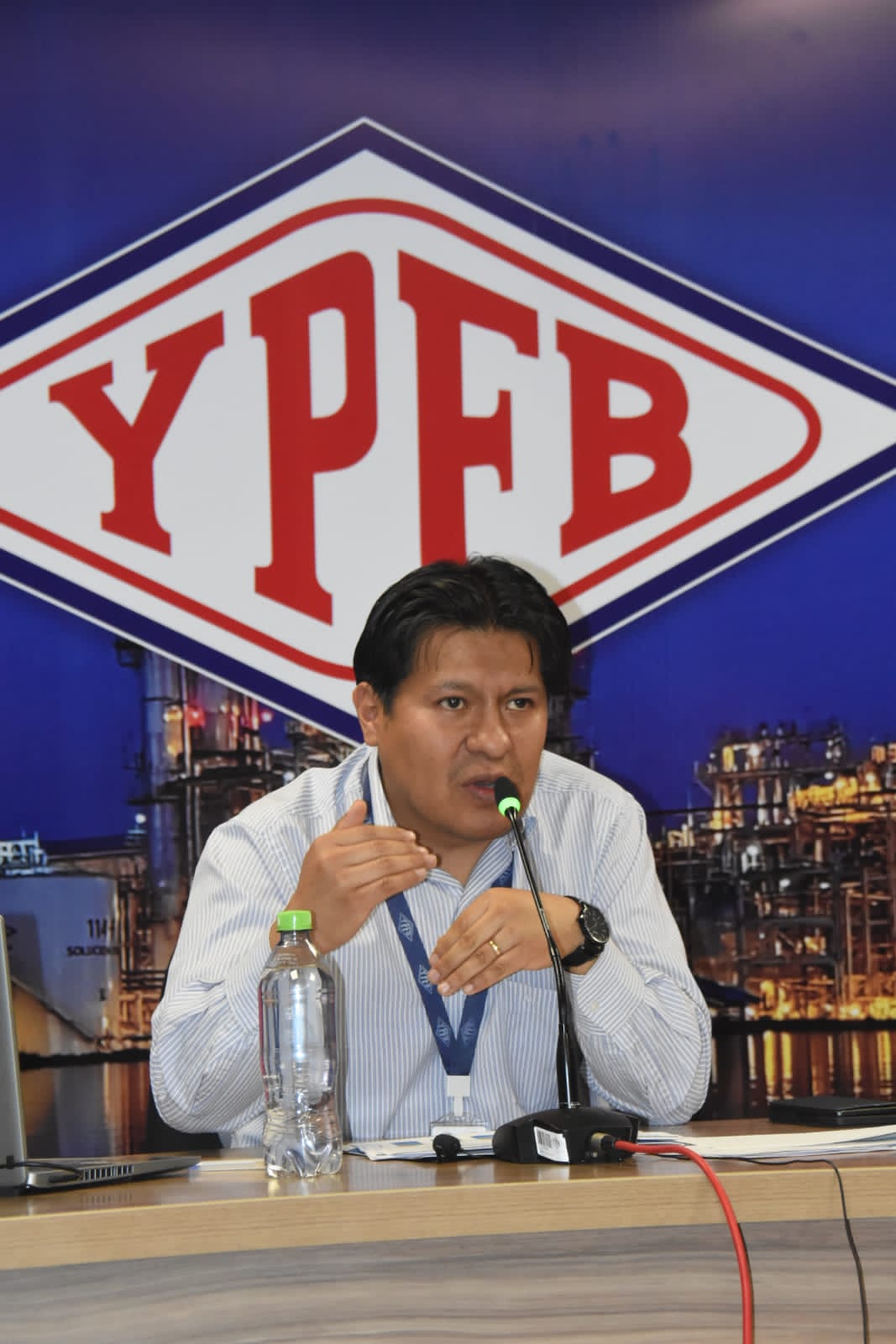 ABI - La gerente legal, Julia Gonzales, y el gerente de Planificación ...