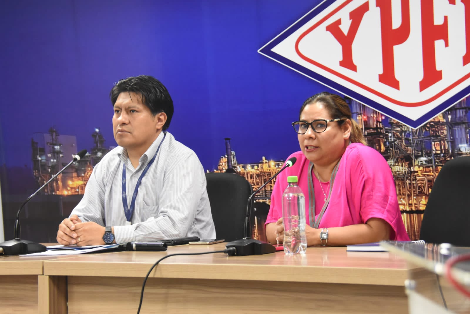 ABI - La gerente legal, Julia Gonzales, y el gerente de Planificación ...