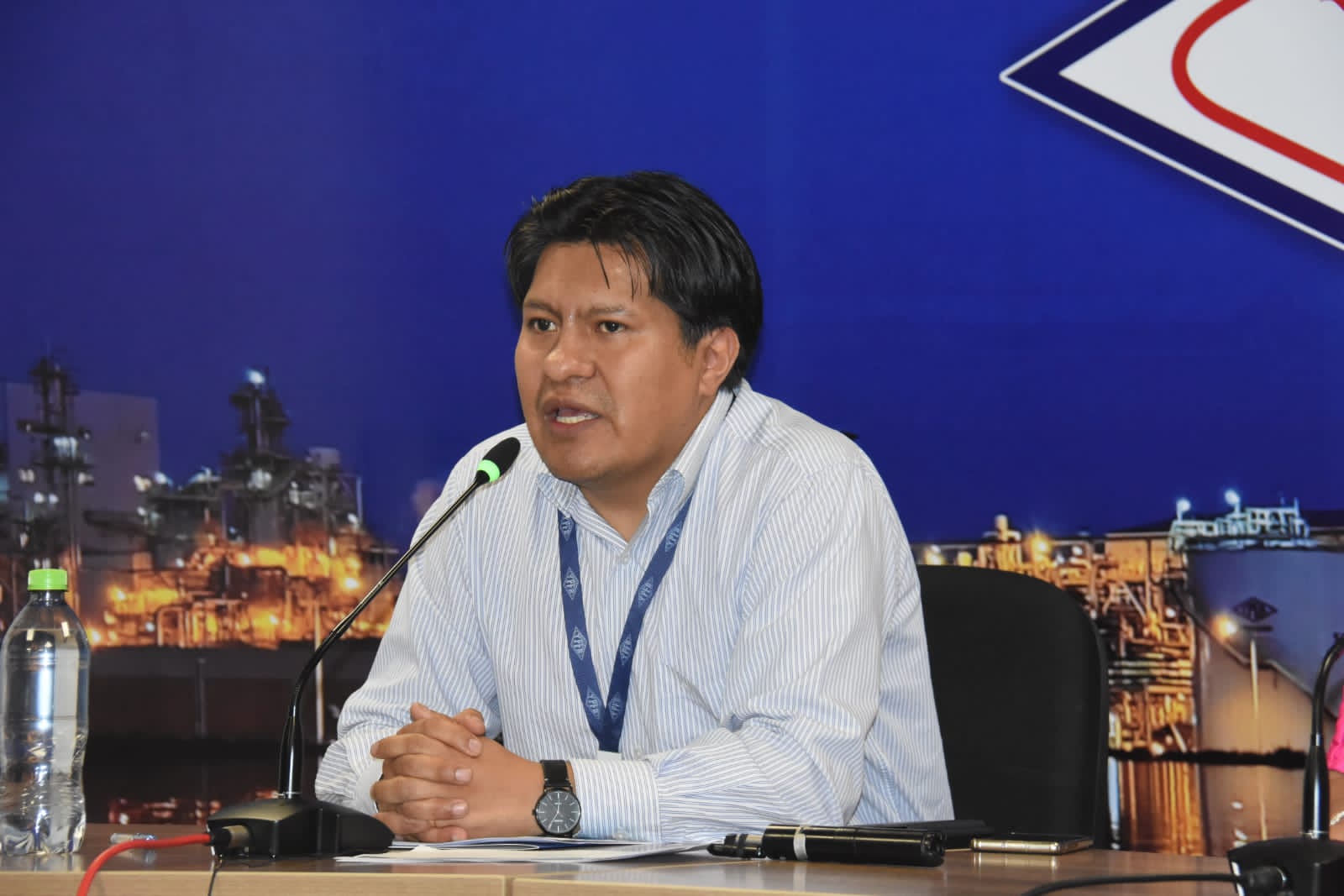 ABI - La gerente legal, Julia Gonzales, y el gerente de Planificación ...