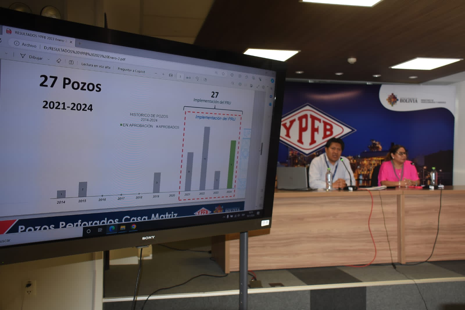 ABI - La gerente legal, Julia Gonzales, y el gerente de Planificación ...