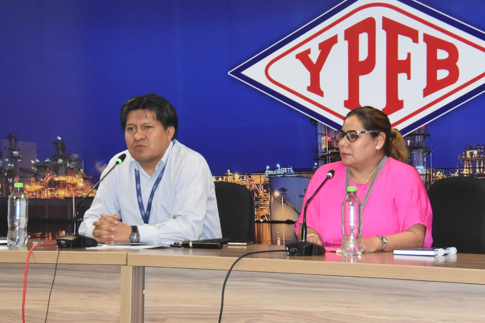 ABI - La gerente legal, Julia Gonzales, y el gerente de Planificación ...