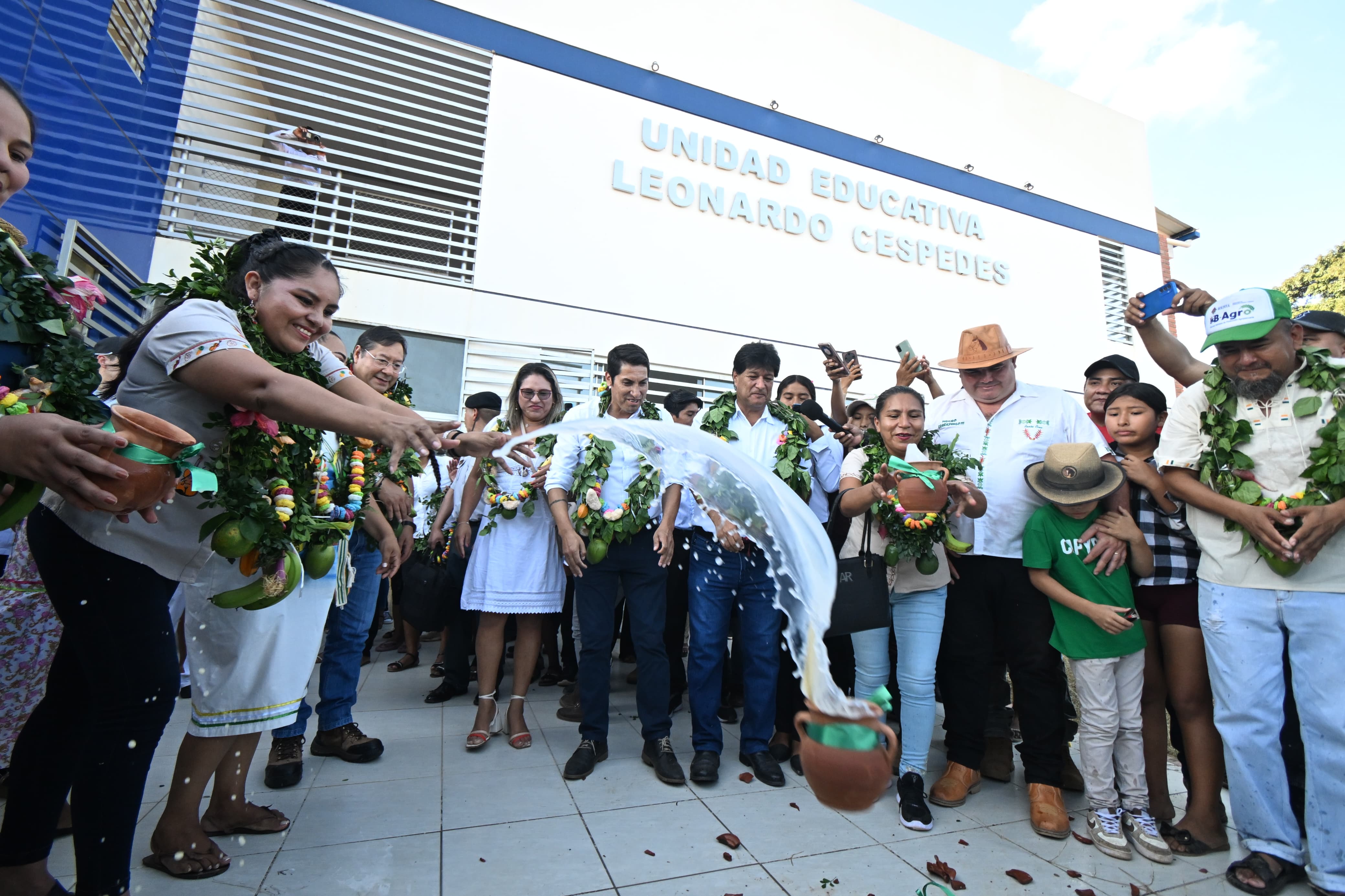 ABI - El presidente del Estado, Luis Arce Catacora, entrega Módulo ...